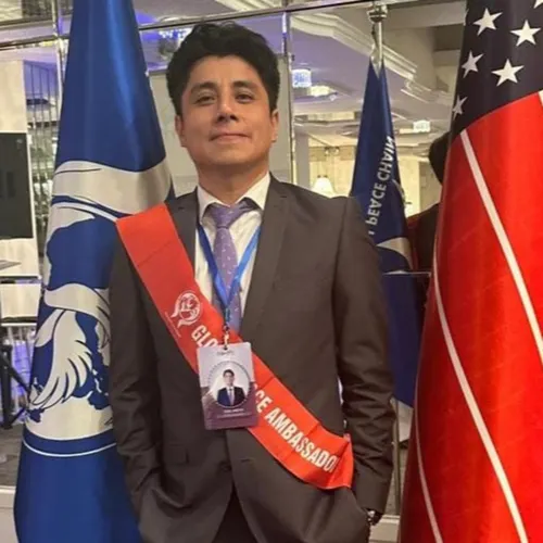 Listen to CONOCE A JEEL MOYA SALAZAR, EL CIENTÍFICO PERUANO NOMBRADO ...